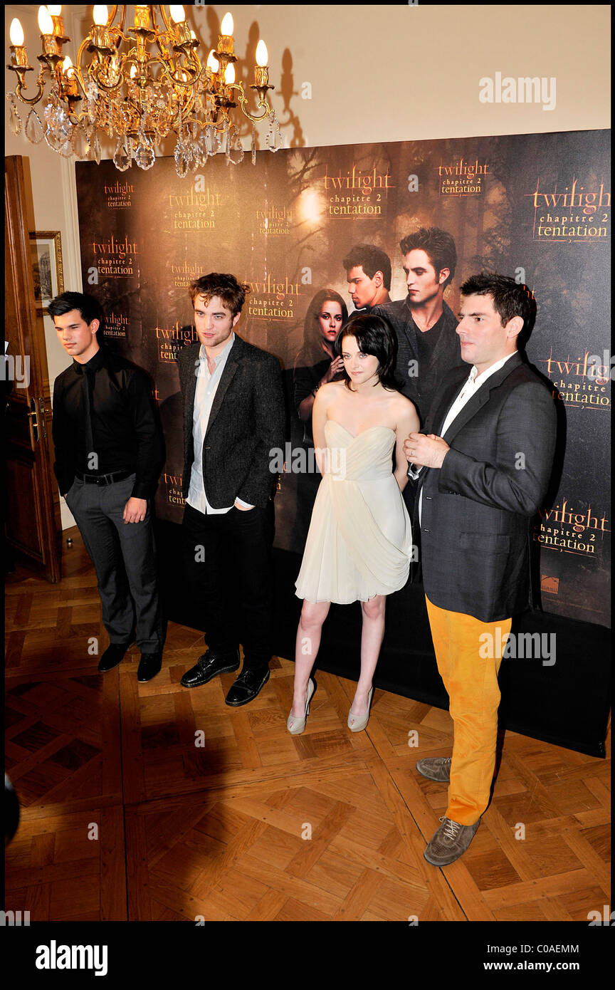 Robert Pattinson, Taylor Lautner, Kristen Stewart and Chris Weitz 'The ...