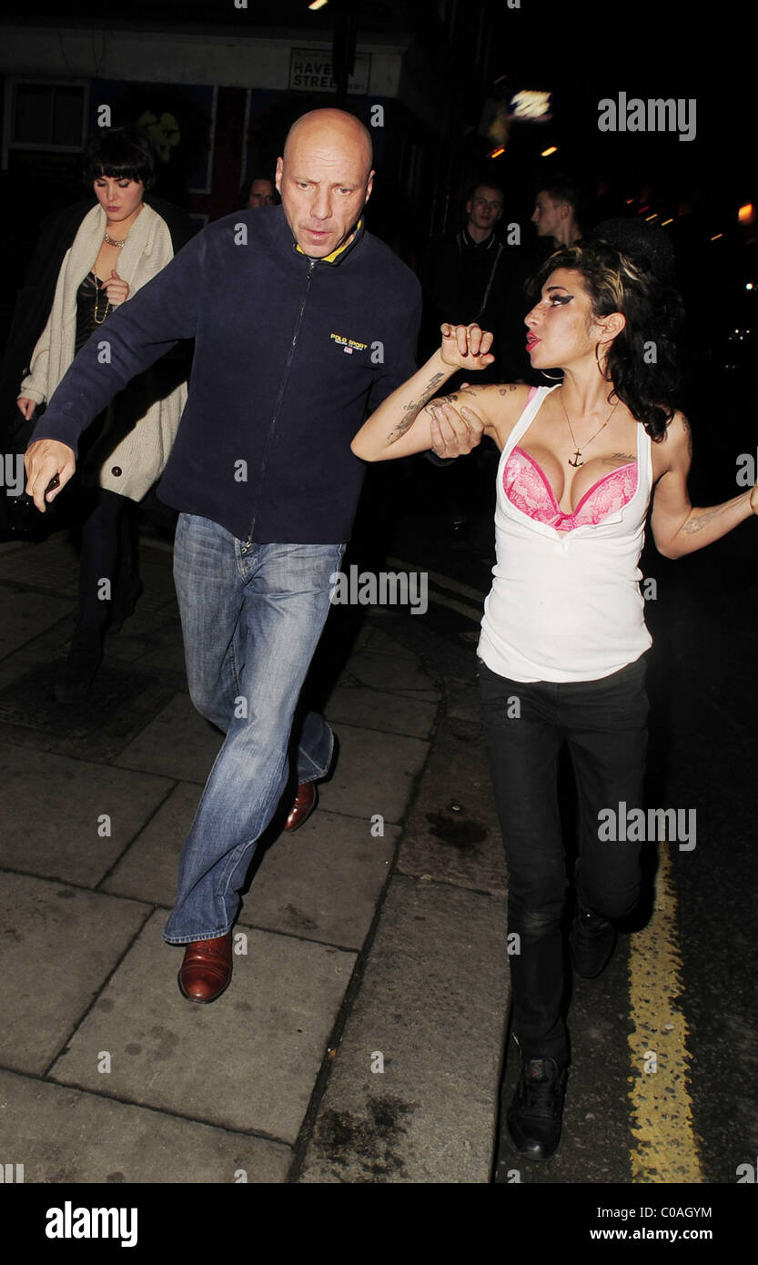 The beehive pub london england hi-res stock photography and images - Alamy