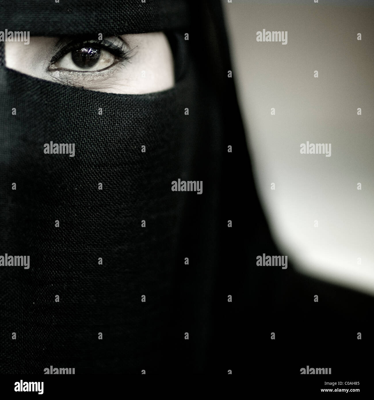 Omani burqa hi-res stock photography and images - Alamy