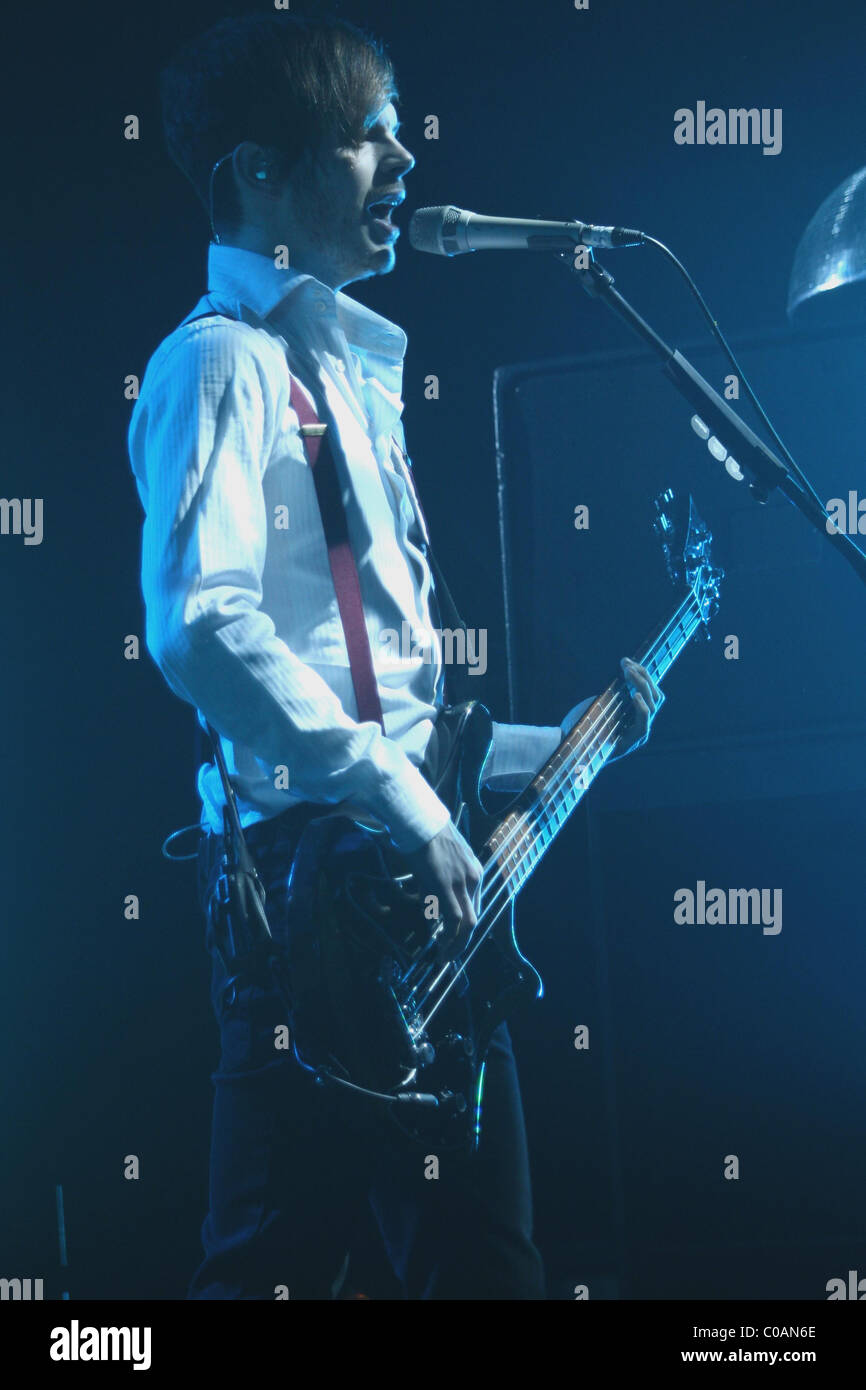 Richard jones feeling on stage hi-res stock photography and images - Alamy