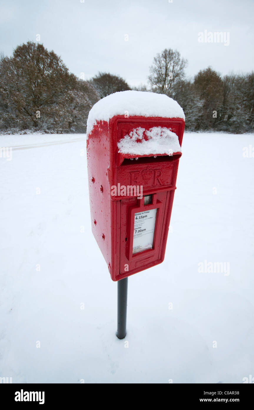 Royal mail post box in the snow Stock Photo - Alamy