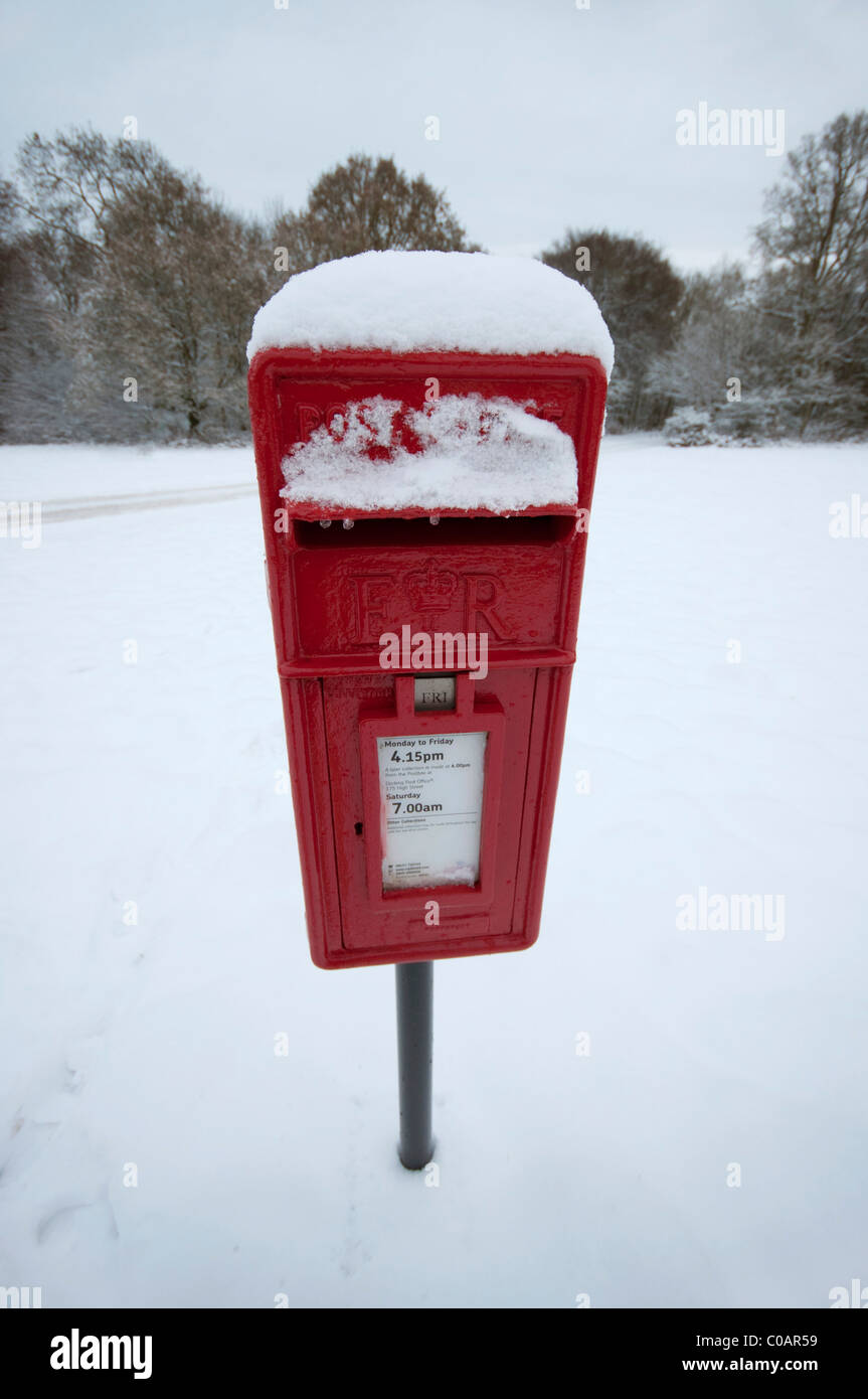 Royal mail post box in the snow Stock Photo - Alamy