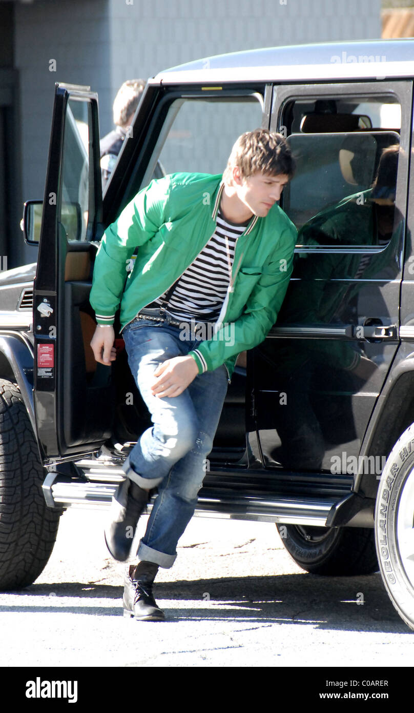 Ashton Kutcher on location filming his new movie 'Spread' Los Angeles ...