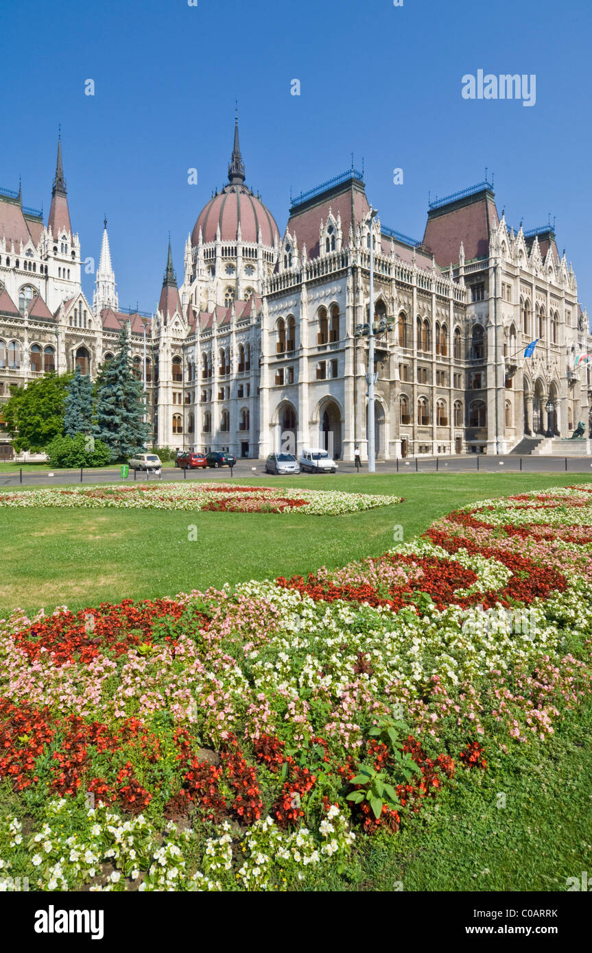 The neo-gothic Hungarian Parliament building, designed by Imre Steindl ...
