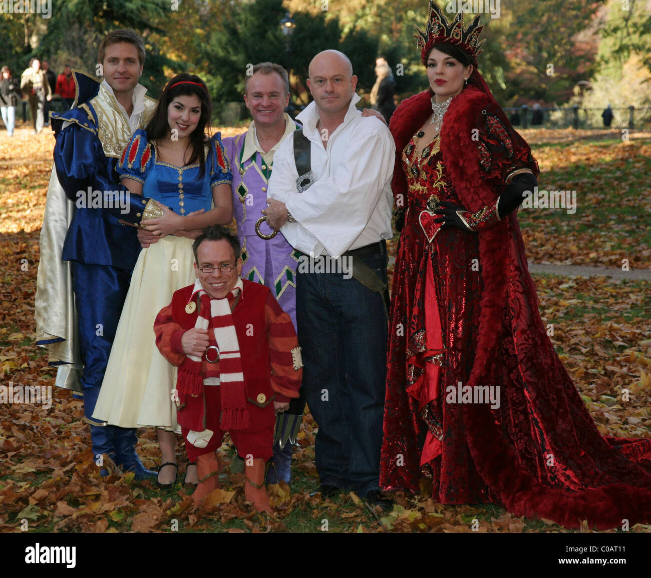Arvid Larson (Prince), Aimie Atkinson (Snow White), Warwick Davis ...