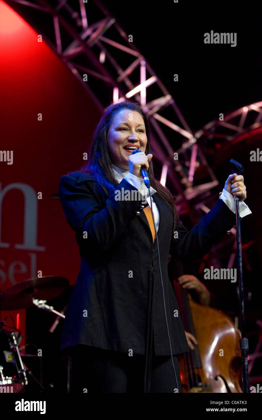 Holly cole hi-res stock photography and images - Alamy