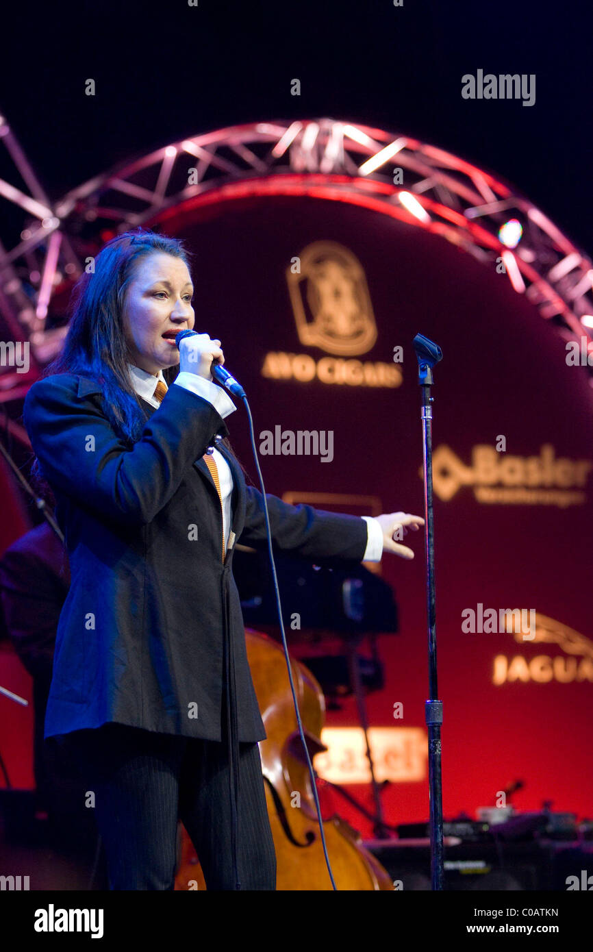 Holly cole hi-res stock photography and images - Alamy