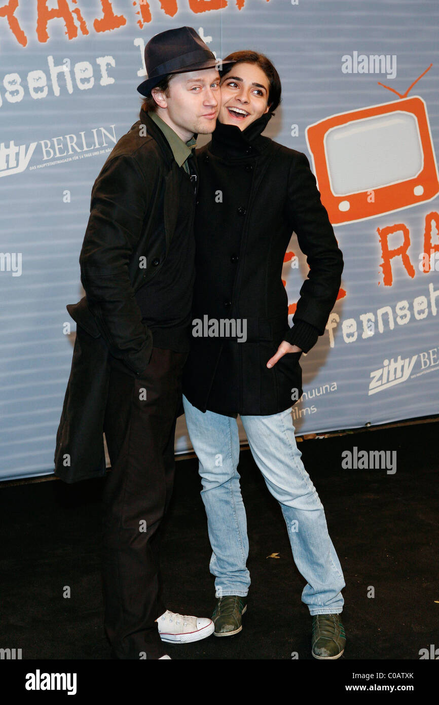 Adrian Topol, Pegha Ferydoni "Free Rainer - Dein Fernseher luegt ...