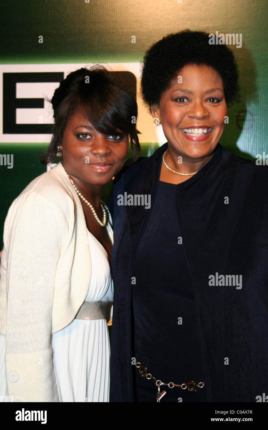 Arielle Freeman and aunt Yvette Freeman 'ER' celebrates its 300th ...