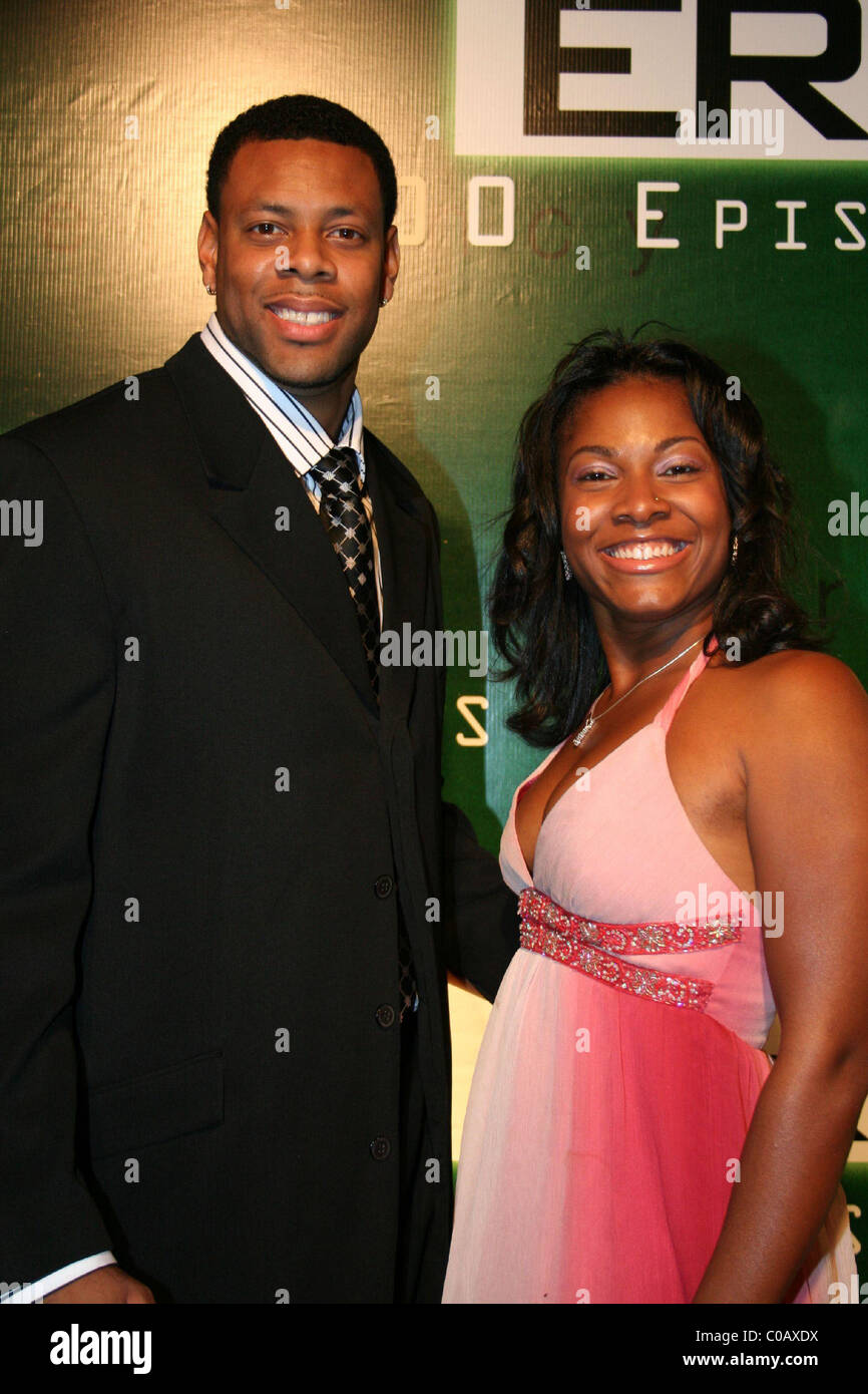 Marcus Moore, Angel Moore 'ER' celebrates its 300th episode at the ...