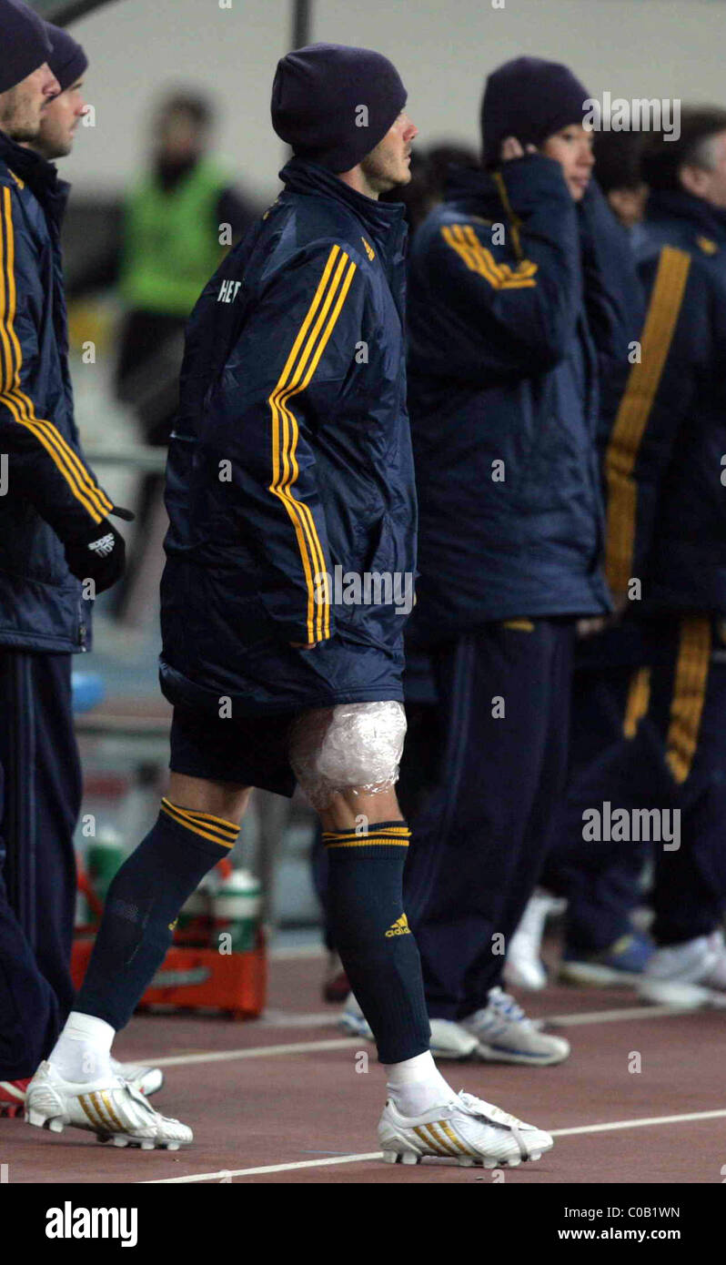 David Beckham is substituted after a leg injury Los Angeles Galaxy play ...