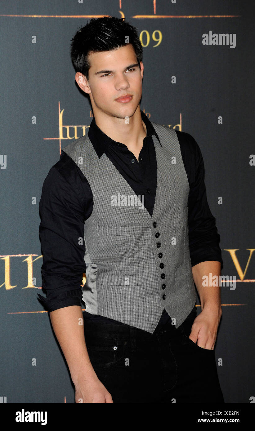 Taylor Lautner 'The Twilight Saga: New Moon' photocall at Hotel Villa ...