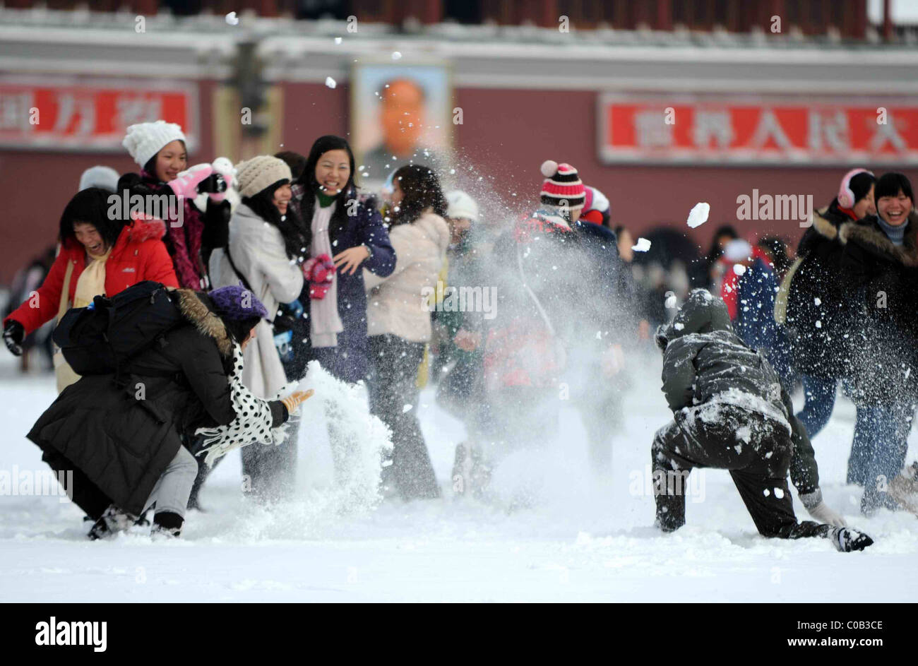 Unusually early snowfall arrives in China. The extreme weather ...