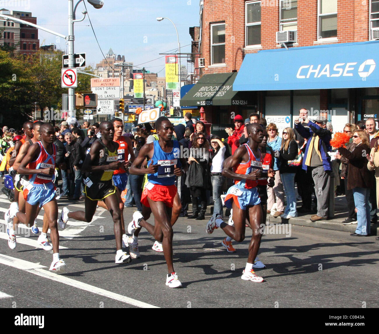 Martin Lel 2007 NYC Marathon Winner Martin Lel at the 8 Mile mark in ...