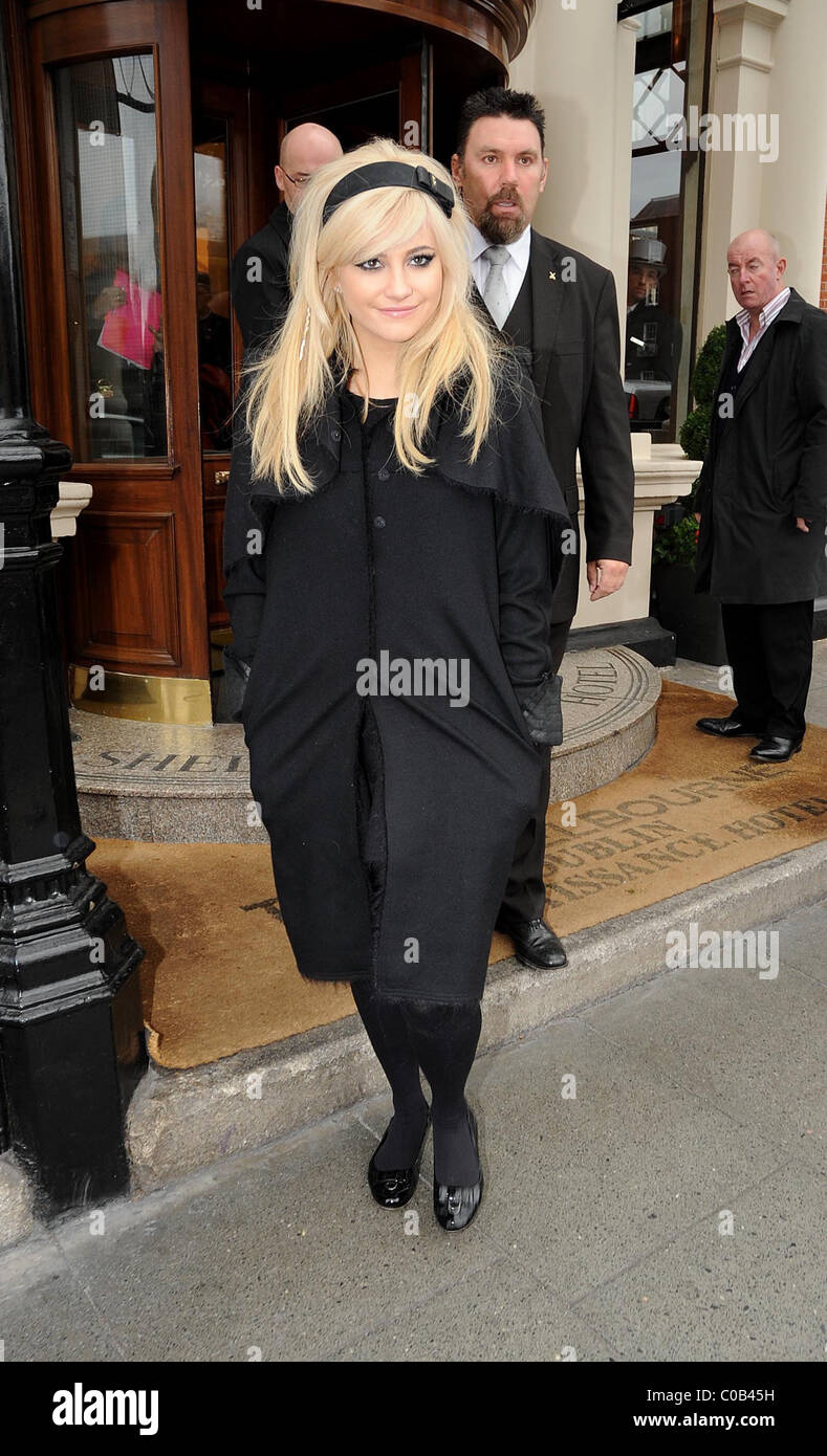 Pixie Lott leaving the Shelbourne Hotel Dublin, Ireland - 13.11.09 ...