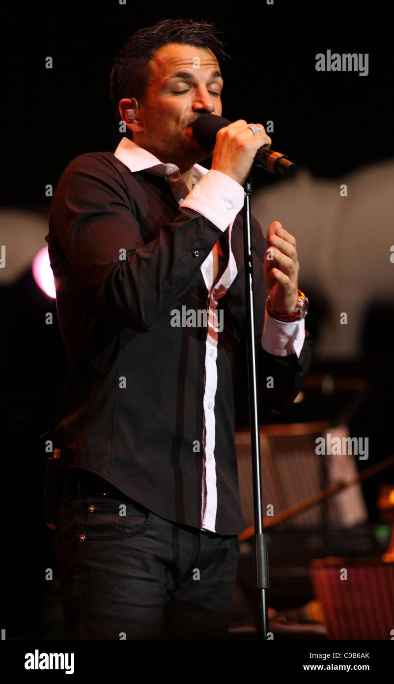 Peter andre live at the royal albert hall hi-res stock photography and ...