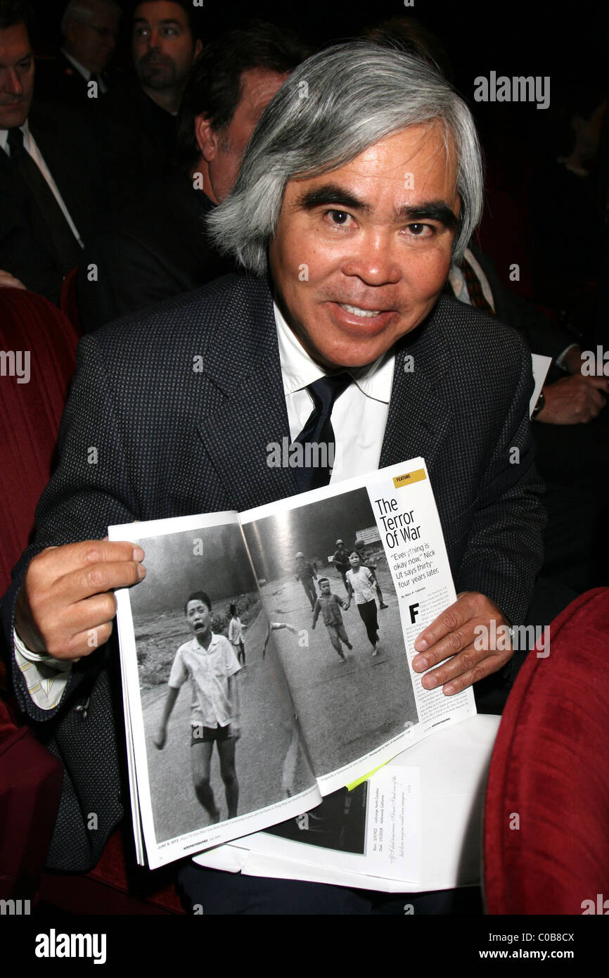 Nick Ut with his Pulitzer Prize winning Photograph Johnny Grant ...