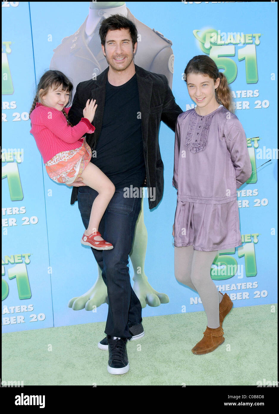 Dylan McDermott with his daughters Charlotte and Colette Premiere of ...