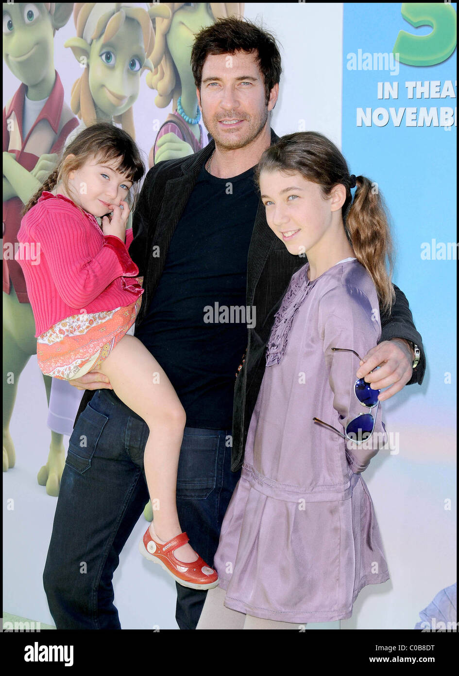Dylan McDermott with his daughters Charlotte and Colette Premiere of ...