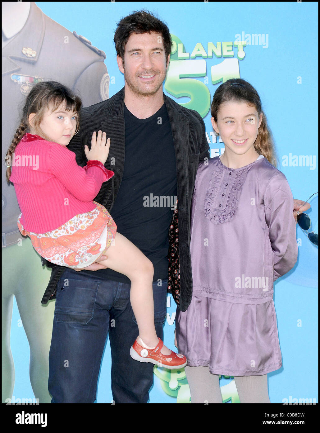 Dylan McDermott with his daughters Charlotte and Colette Premiere of ...