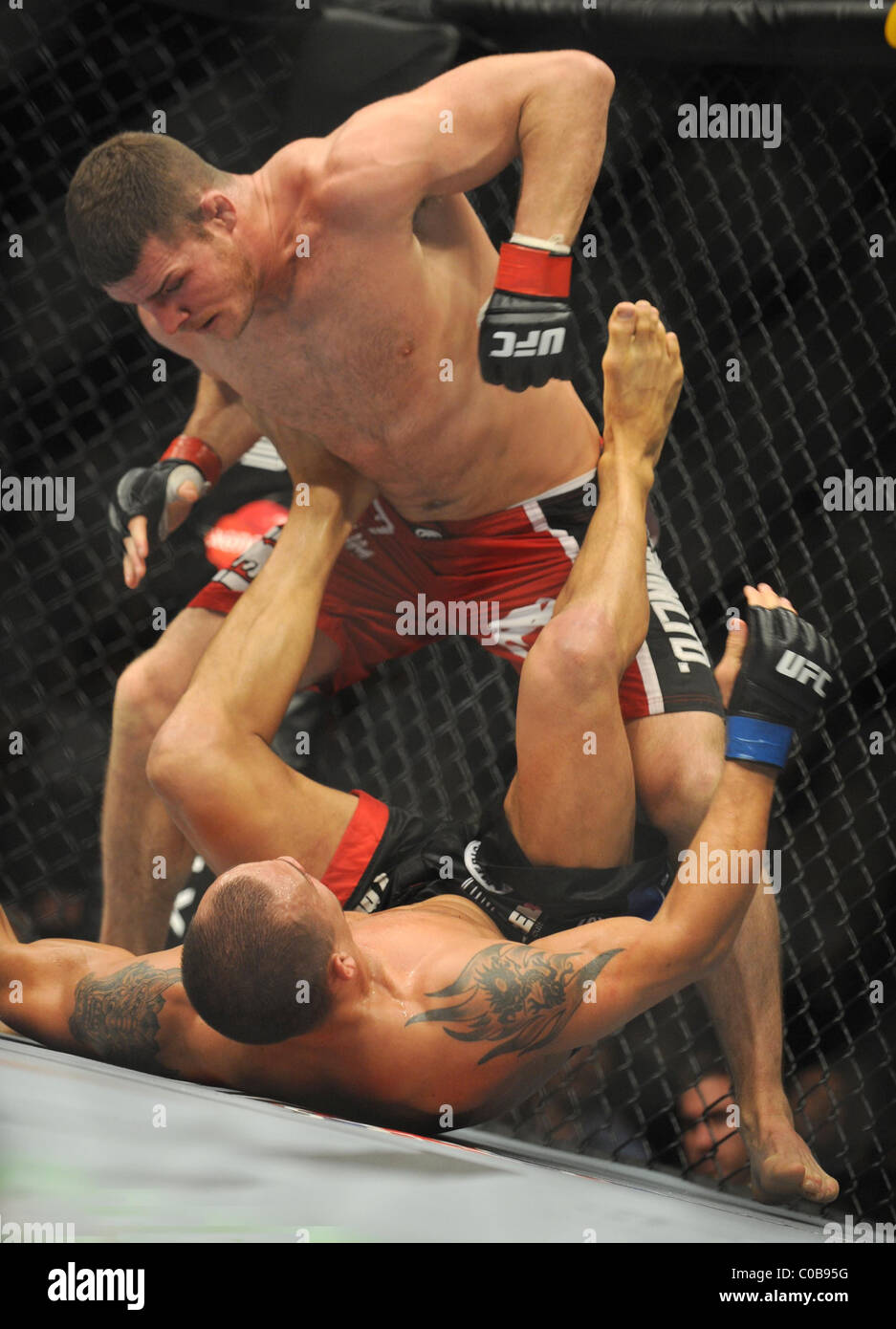 Ufc 105 hi-res stock photography and images - Alamy