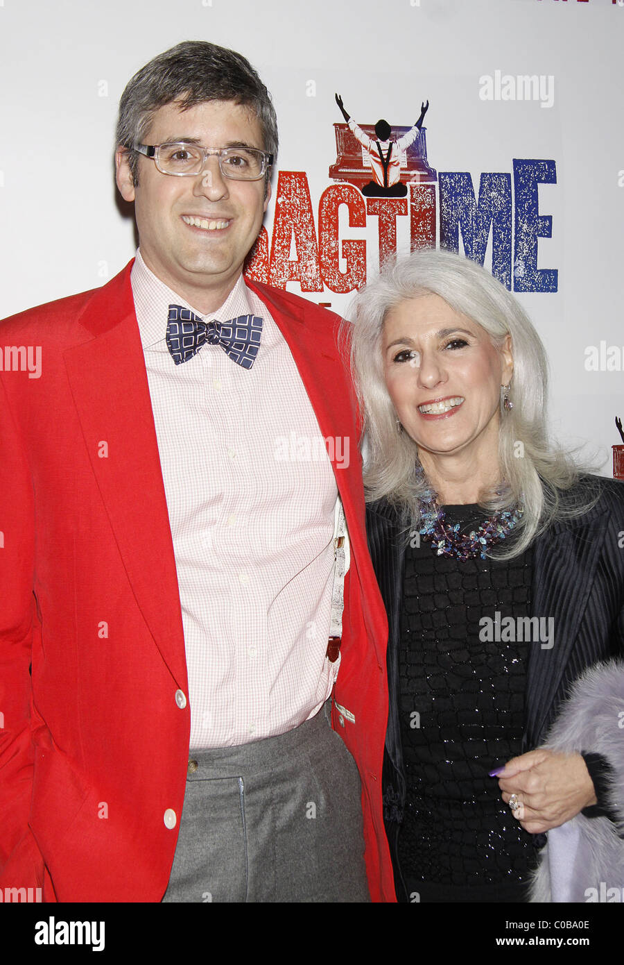 Mo rocca hi-res stock photography and images - Alamy