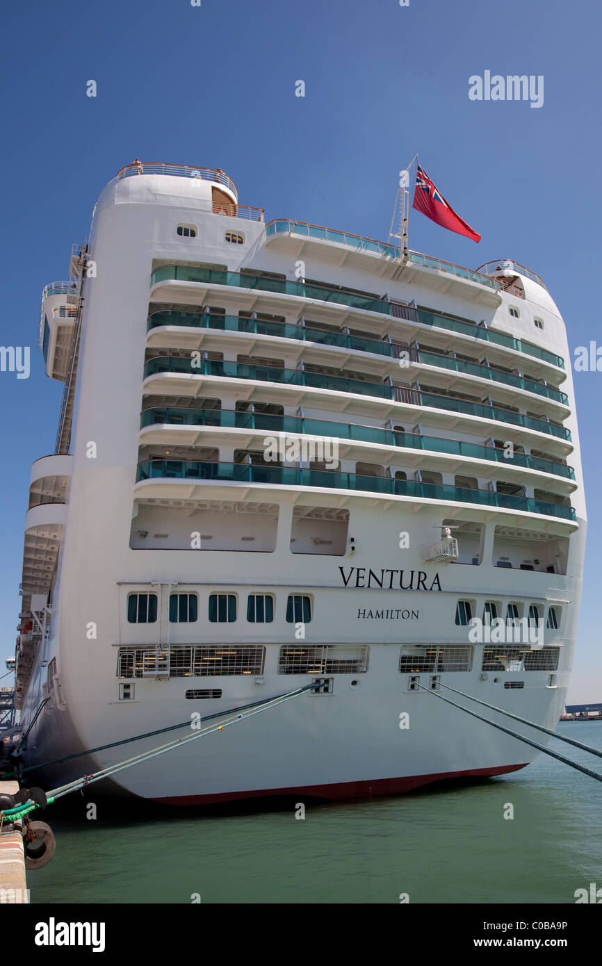 P&O Liner stern view.Flying the "Red Duster" red ensign.Cadiz Stock ...