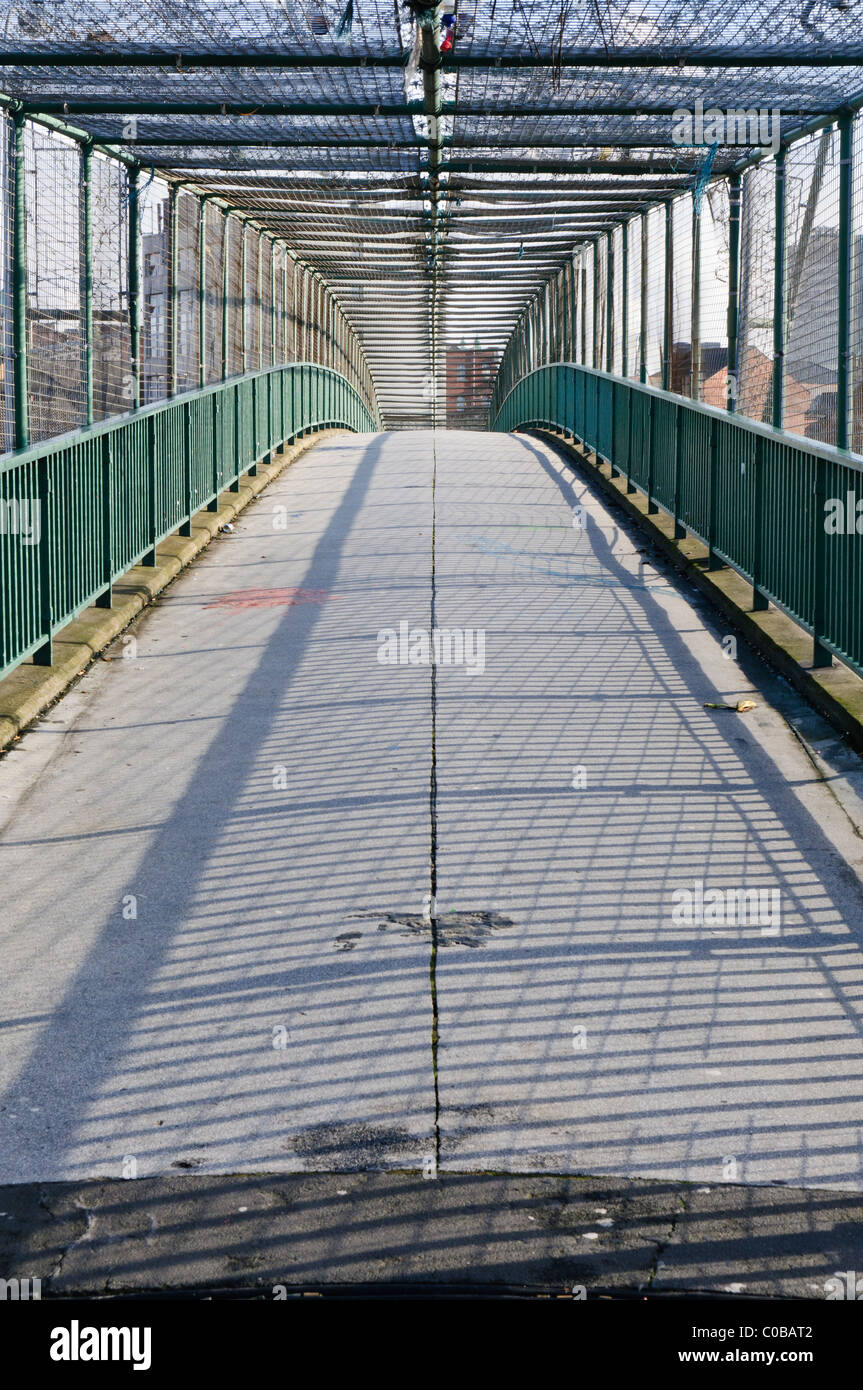 Footpath over motorway hi-res stock photography and images - Alamy