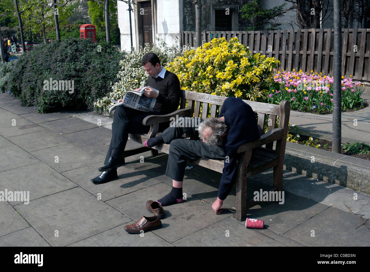 Lunch bench seating hi-res stock photography and images - Alamy
