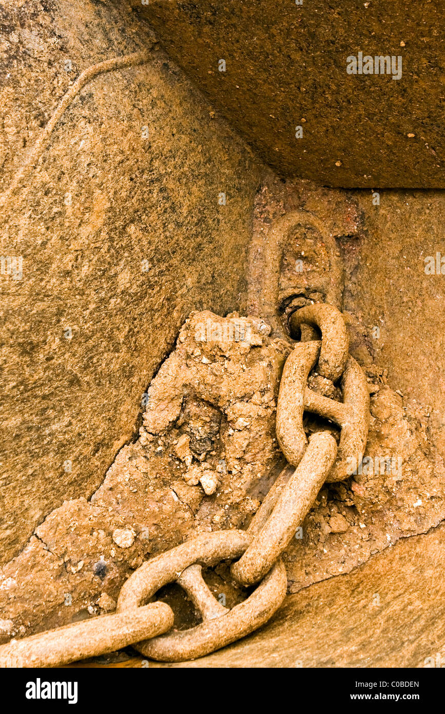 Bucket chain hi-res stock photography and images - Alamy