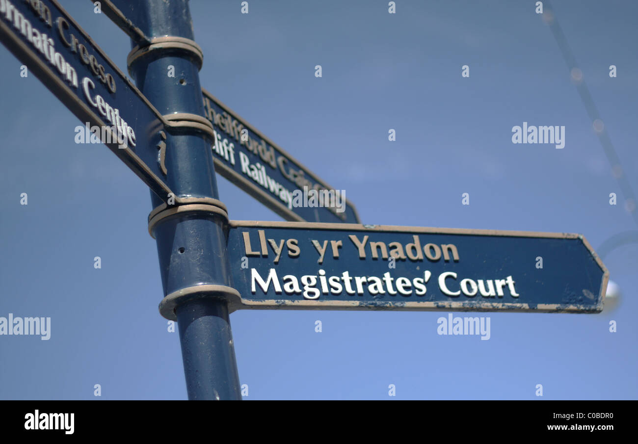 Magistrates court sign hi-res stock photography and images - Alamy
