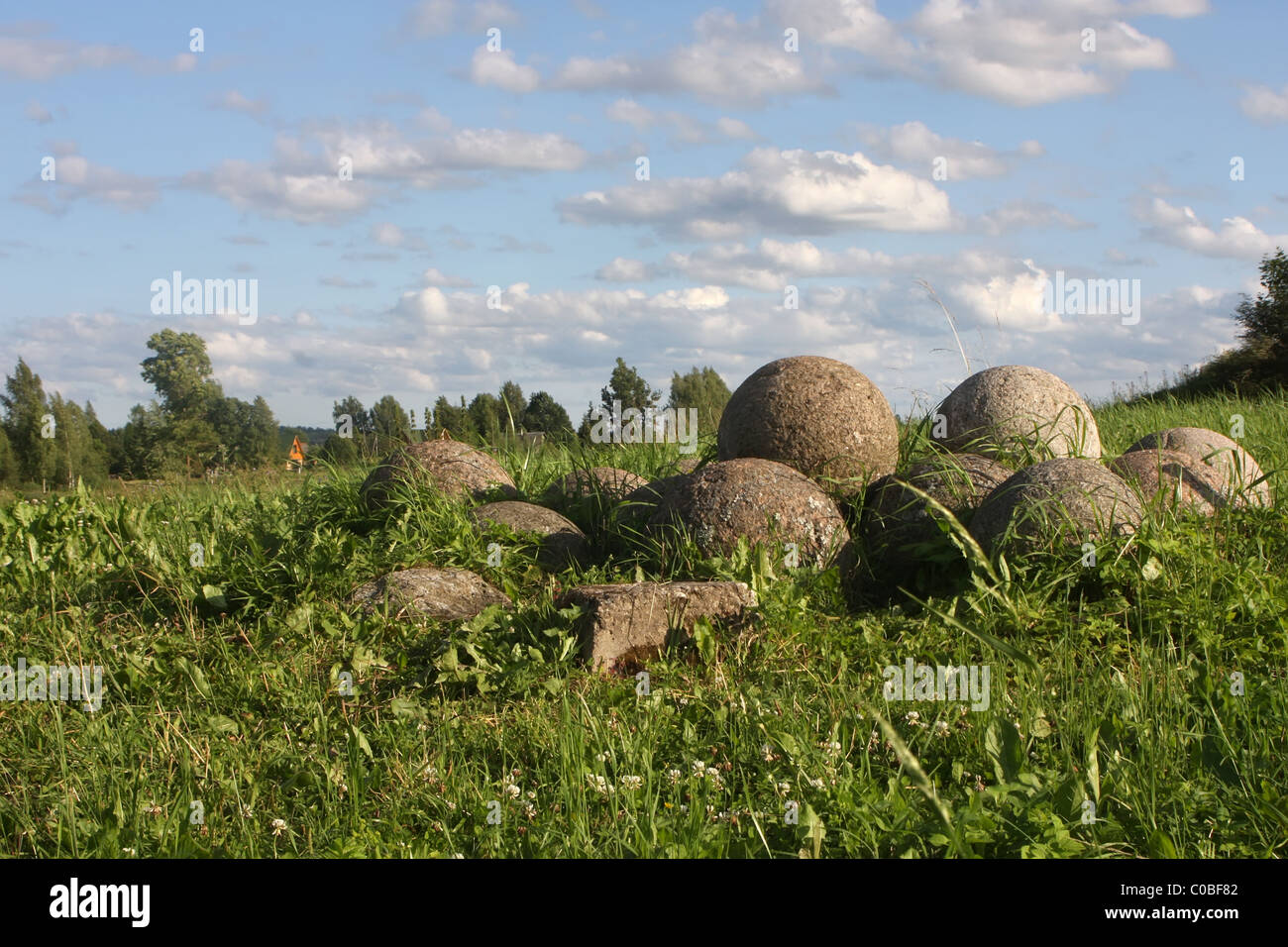 Old stone cannon balls hi-res stock photography and images - Alamy