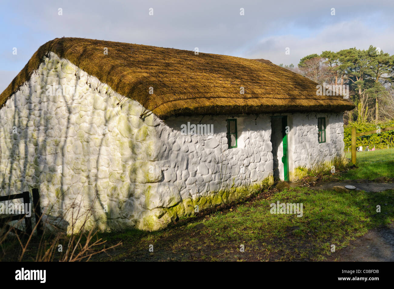 Old thatched Irish farming cottage Stock Photo - Alamy