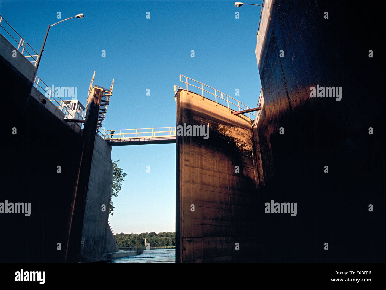 Canal lock and people opening hi-res stock photography and images - Alamy
