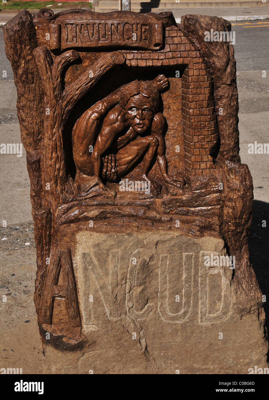 Pavement 1 roadside behind sculpture effigy hi-res stock photography ...