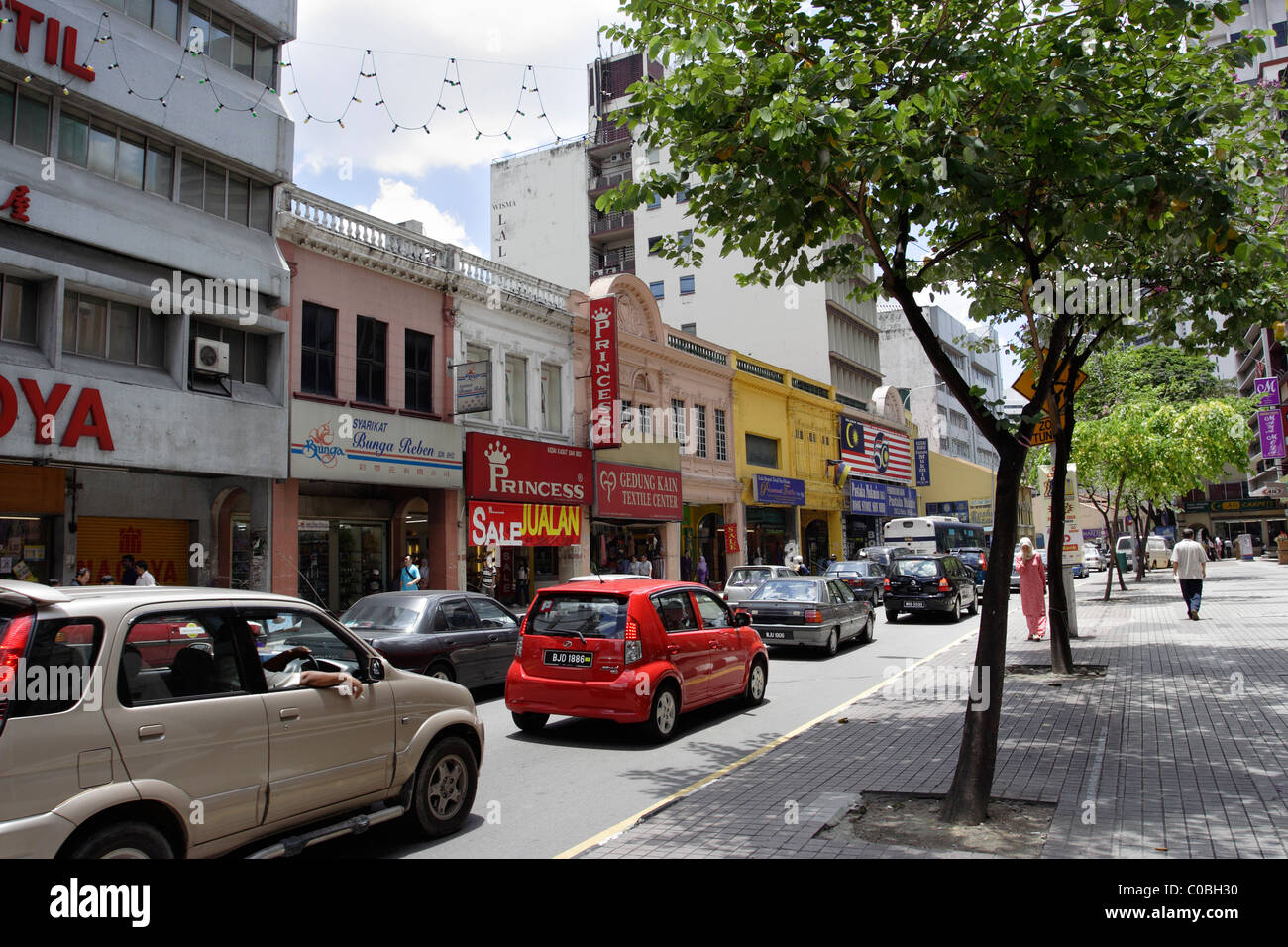 Tunku Abdul Rahman street in Kuala Lumpur, Malaysia Stock Photo - Alamy