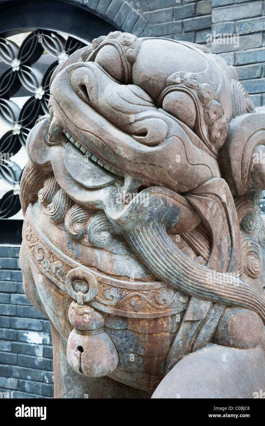 A beautiful Chinese statue in the city of Chengdu Stock Photo - Alamy