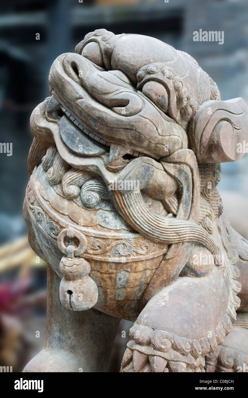 A beautiful Chinese statue in the city of Chengdu Stock Photo - Alamy