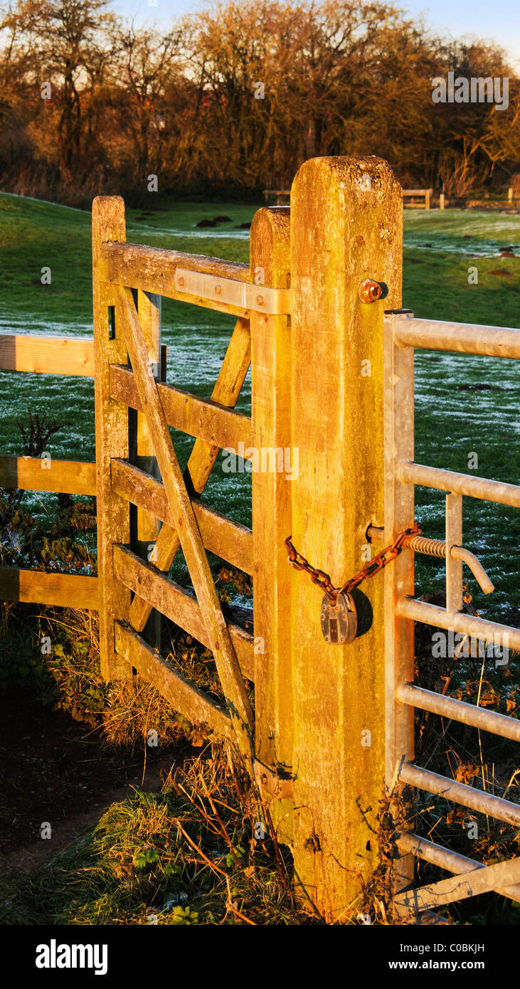 A gate on a footpath Stock Photo - Alamy