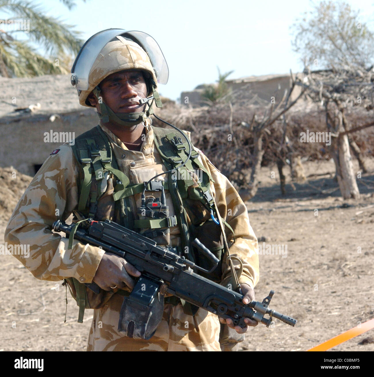 The welsh Guards on there tour of duty in Iraq on Op telic 5 2004/2004 ...