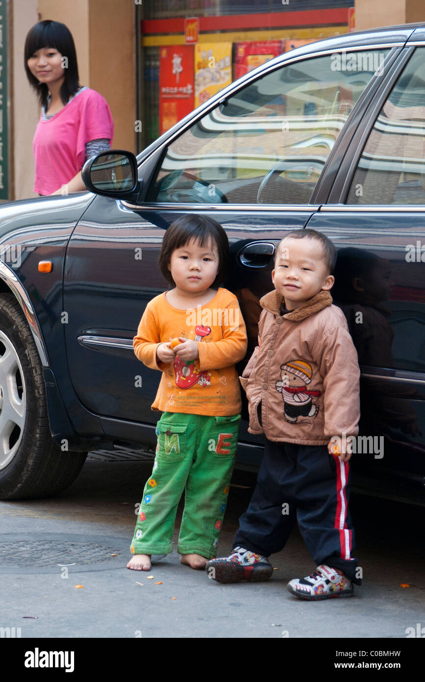 Two children outside a car Stock Photo - Alamy