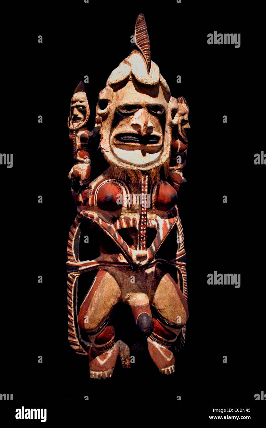 Uli Figure with two smaller figures on the shoulders Nord New Ireland ...