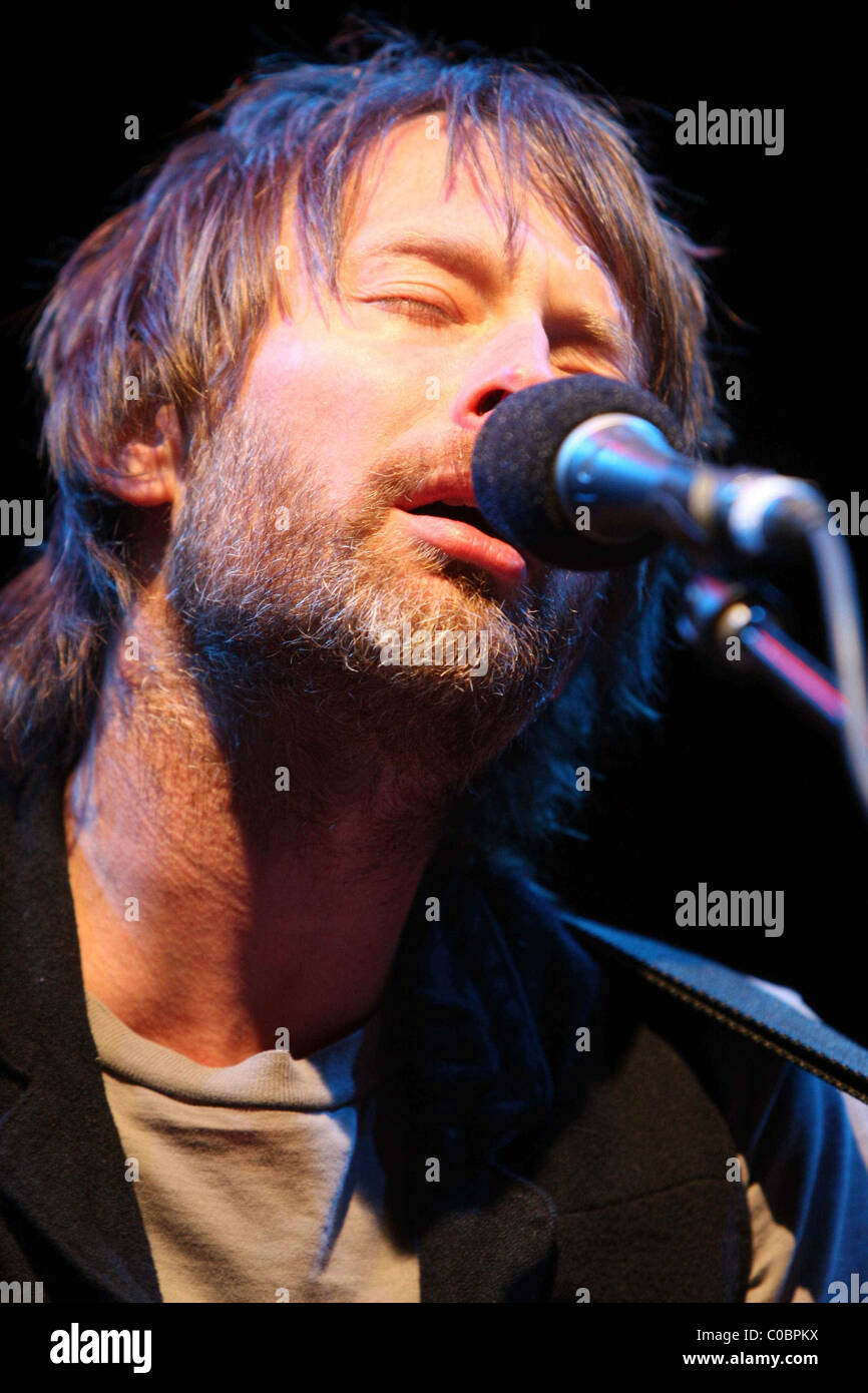 THOM YORKE OF RADIOHEAD PLAYING LIVE Stock Photo - Alamy