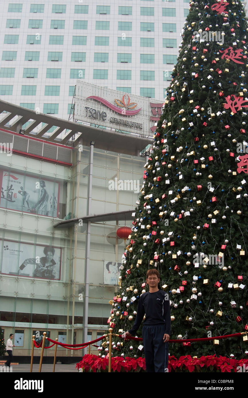 Chinese man with a giant Christmas Tree Stock Photo - Alamy
