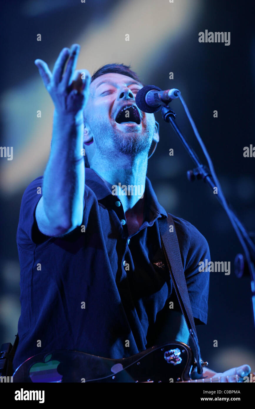 Thom Yorke Guitar High Resolution Stock Photography and Images - Alamy