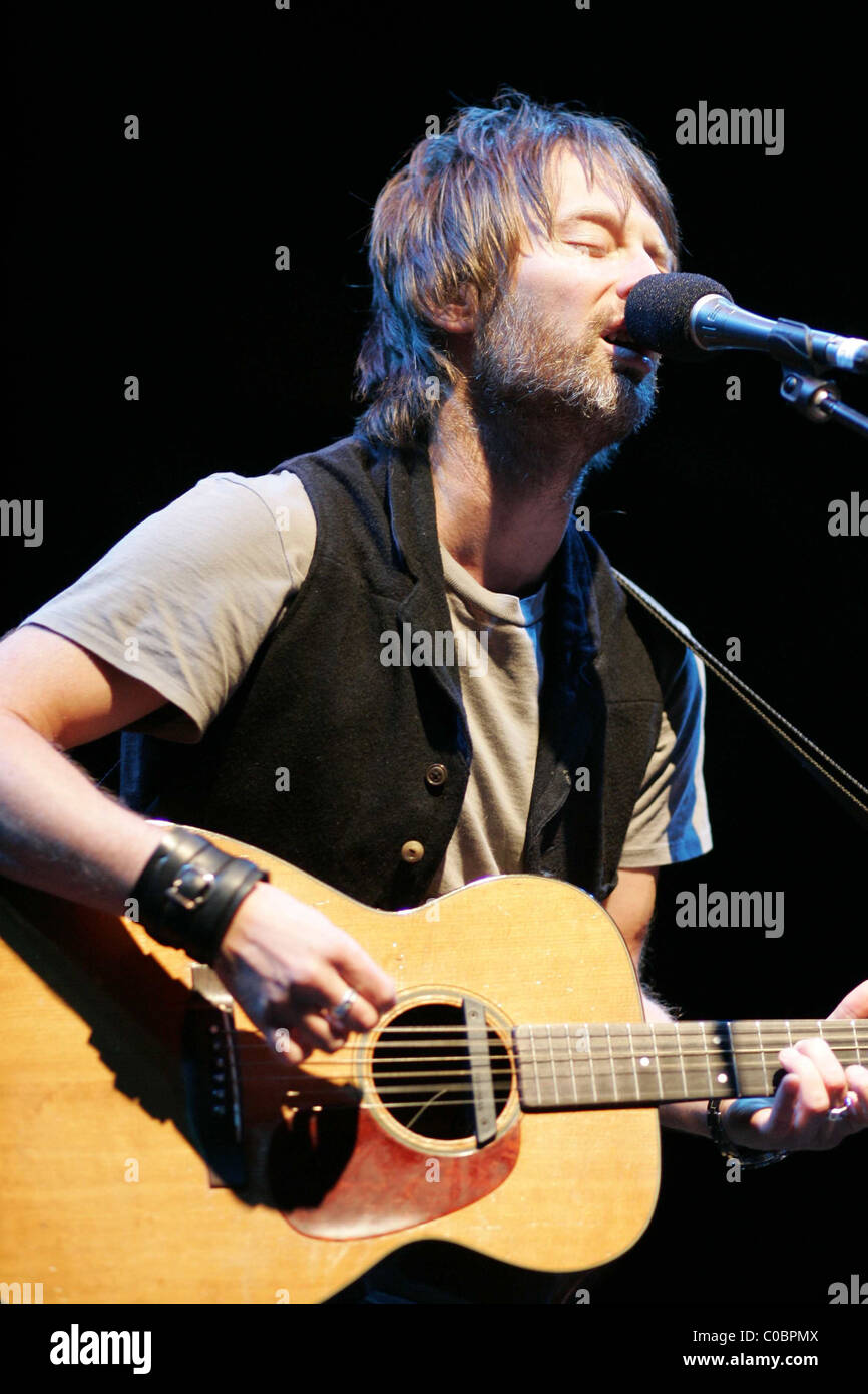 THOM YORKE OF RADIOHEAD PLAYING LIVE Stock Photo - Alamy