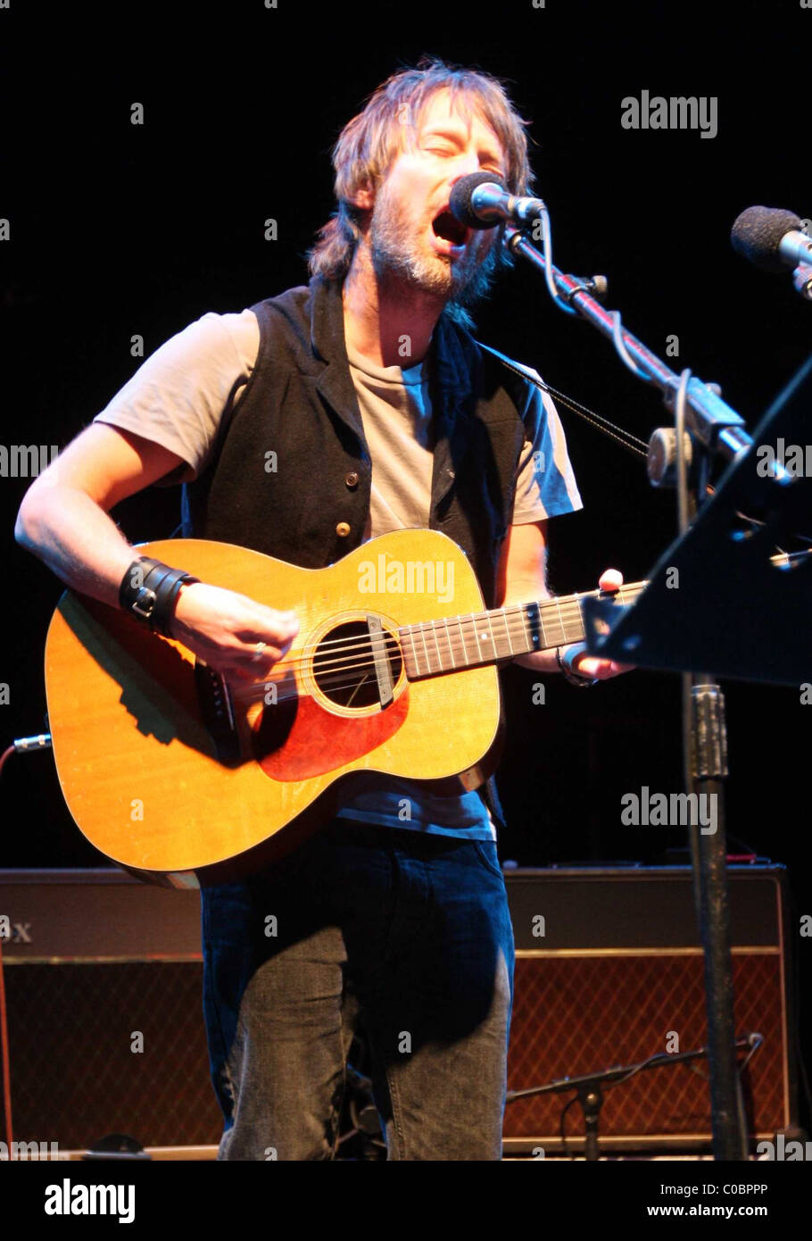 THOM YORKE OF RADIOHEAD PLAYING LIVE Stock Photo - Alamy