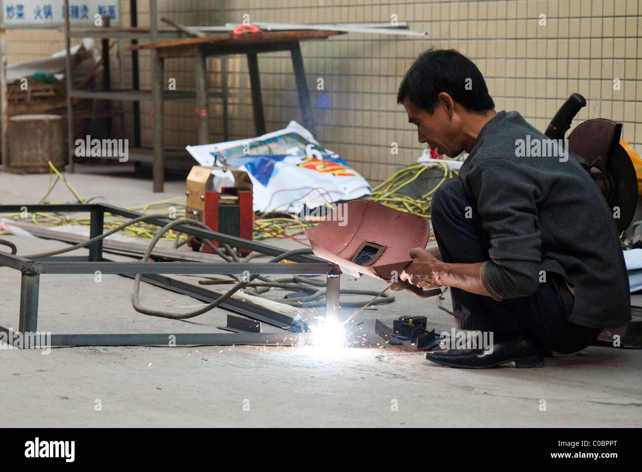 Unsafe working conditions hi-res stock photography and images - Alamy Unsafe working conditions hi-res stock photography and images - Alamy