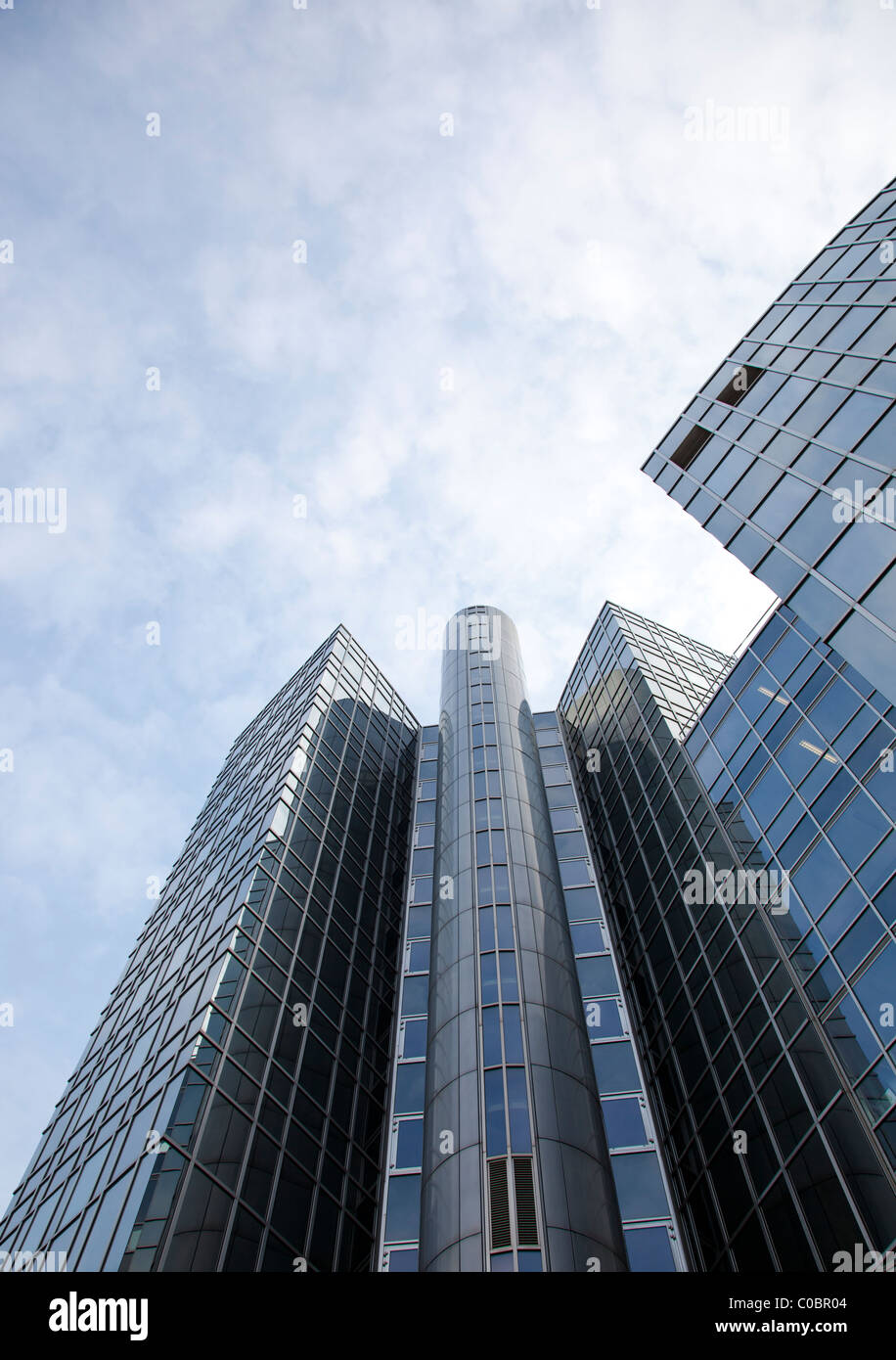 Tall office building mirror hi-res stock photography and images - Alamy