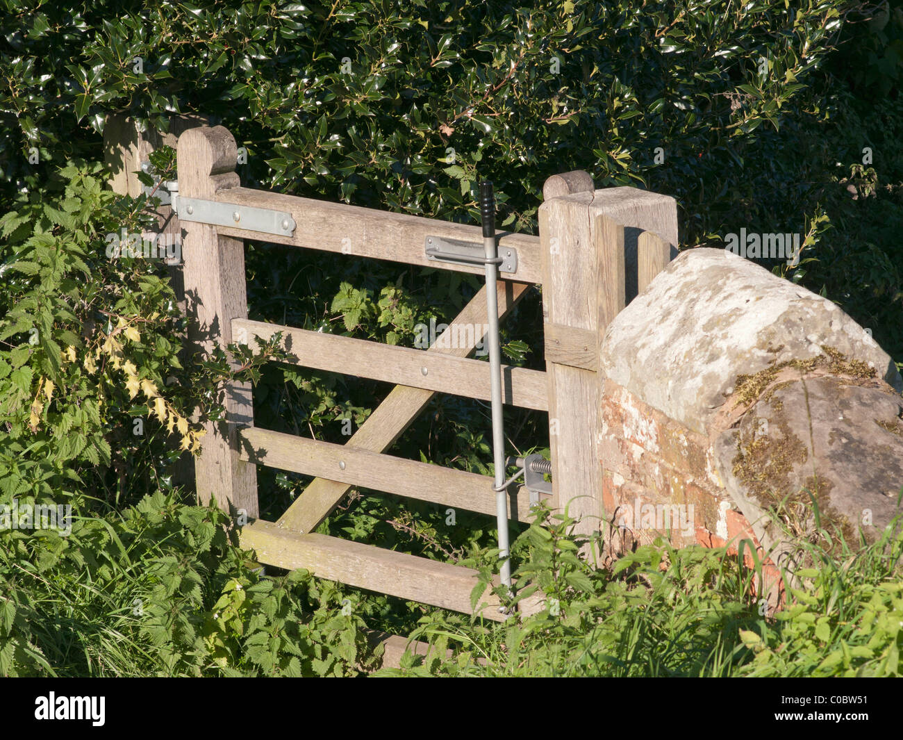 gate footpath hanbury worcestershire ambridge archers Stock Photo - Alamy
